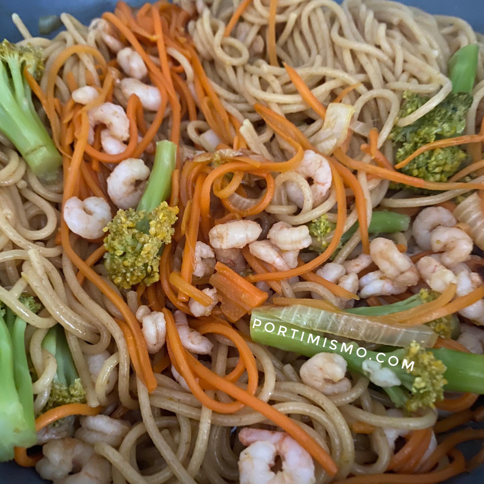 Wok de verduras y Camarones con sorpresa de espaguetis - Portimismo